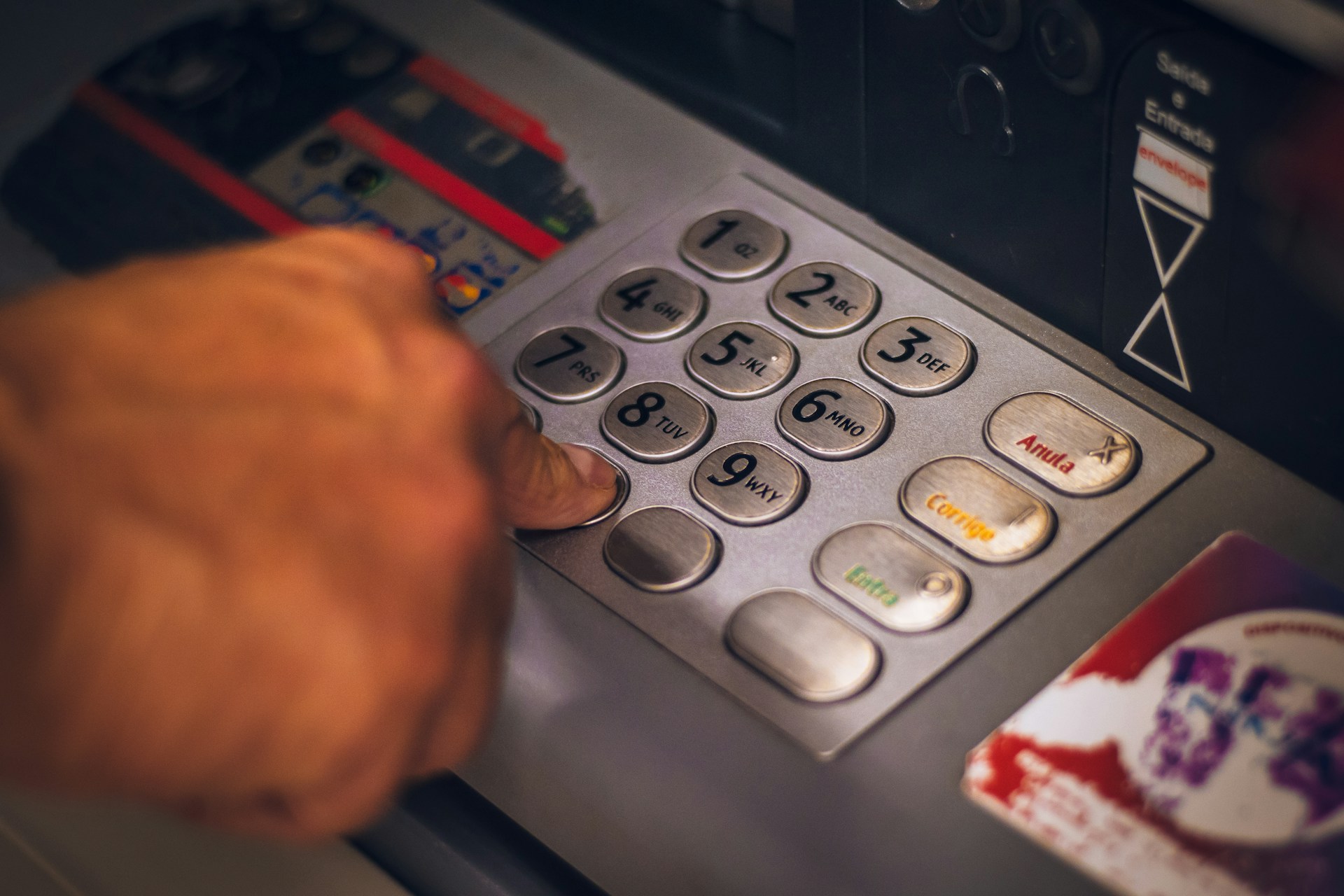 Do Joint Bank Accounts Automatically Go to the Survivor in Ontario?